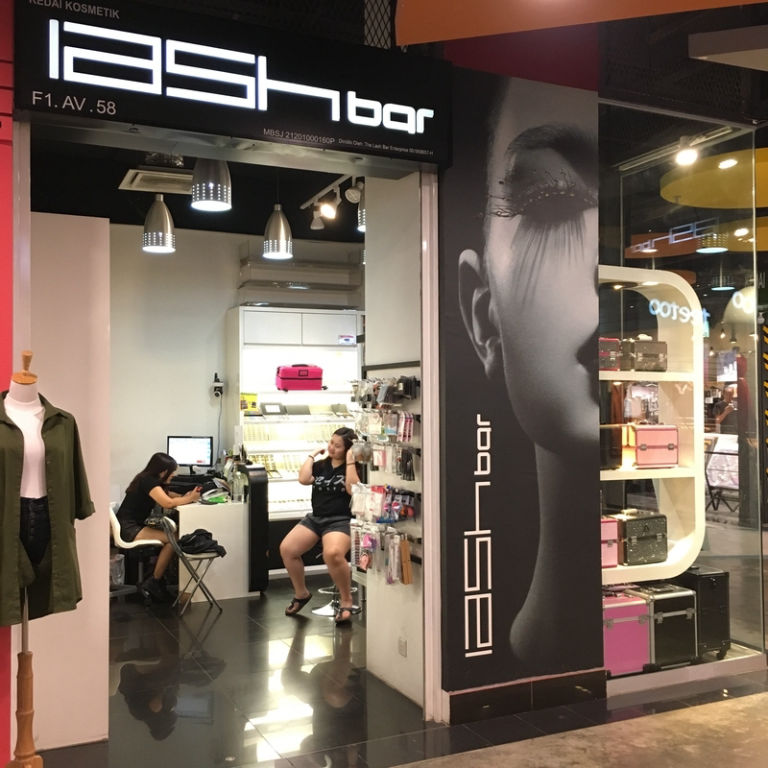 Lash Bar